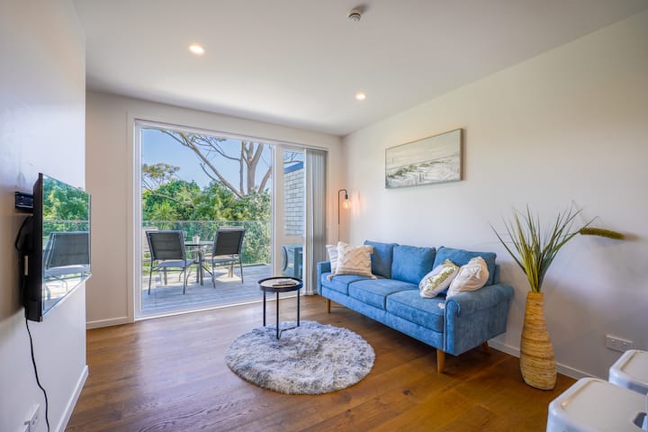 Contemporary Family Retreat– Close To Airport - Auckland