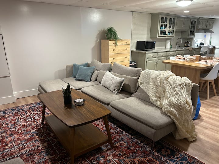 Haven Haus: Sleeps 4 Lower Apt Full Kitchen - 캔자스시티