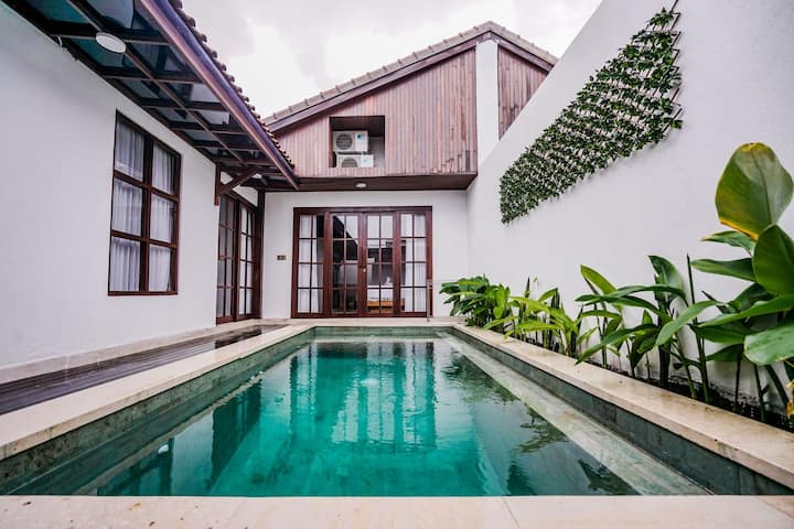 2 Br Villa Near Nuanu Creative City - Private Pool - Tabanan