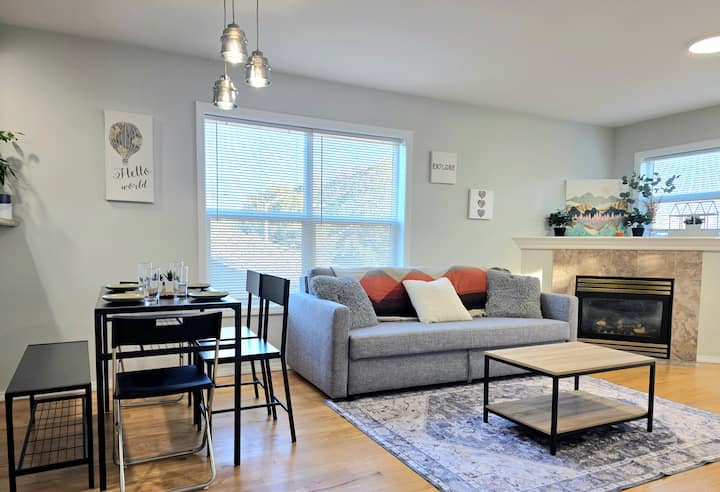 Cozy Modern Home W City And Mt View - Seattle, WA