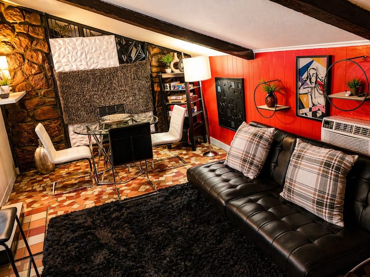 The Bold & The Blue: Modern Artistic Retreat - Memphis