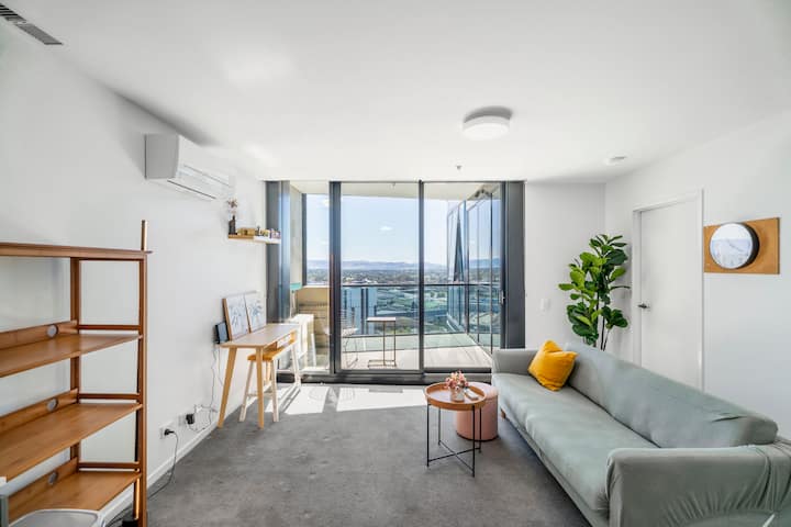 Modern 1br @Bel + Pool +Parking - Canberra