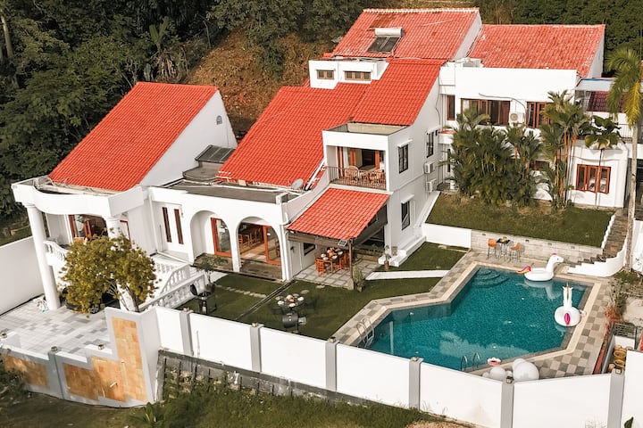 Provence Chateau Retreat:40pax Pool Villa Bangsar - Kuala Lumpur