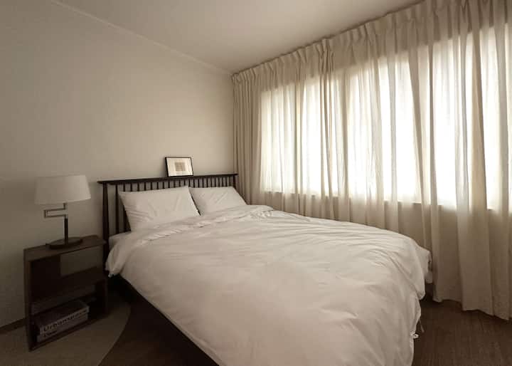 [오픈특가]#광안역5분#호텔침구#netflix#포토존#이동식tv#퀸침대2개 - Busan