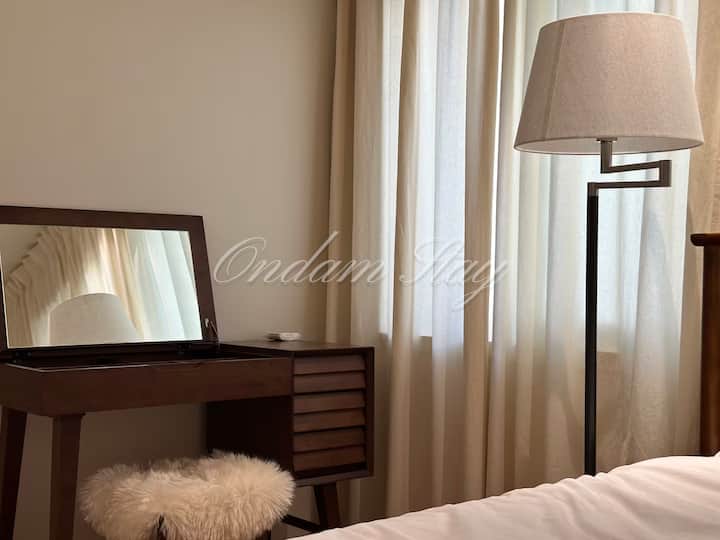 [신규50%할인]#광안역5분#호텔침구#여행가방보관#무료netflix#이동식tv#퀸침대2개 - Busan