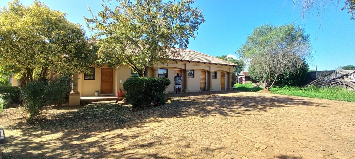 budais guest lodge - Guest house à louer à Kempton Park, Gauteng ...