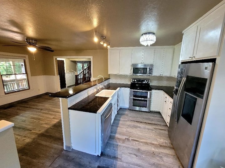 Visit Yosemite & Stay In Luxurious Accommodations - Brentwood Lake, Twain Harte