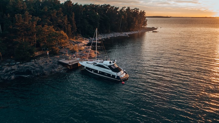 Stay Over Night In Luxury Yacht At Helsinki - Helsinki
