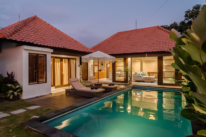 Tropical 2br Villa In Canggu | Near Berawa Beach - Canggu