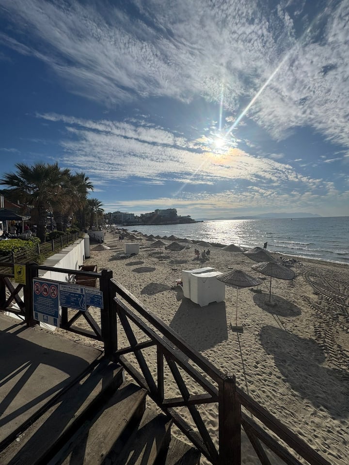 Tüzün Pansiyon.3 Kişilik Konaklama - Kuşadası