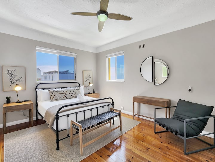 Stylish 2 Bedroom Greenpoint Gem - Camps Bay