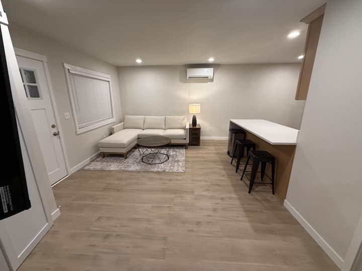 Modern Furnished Unit - All Utilities Included - Moses Lake, WA