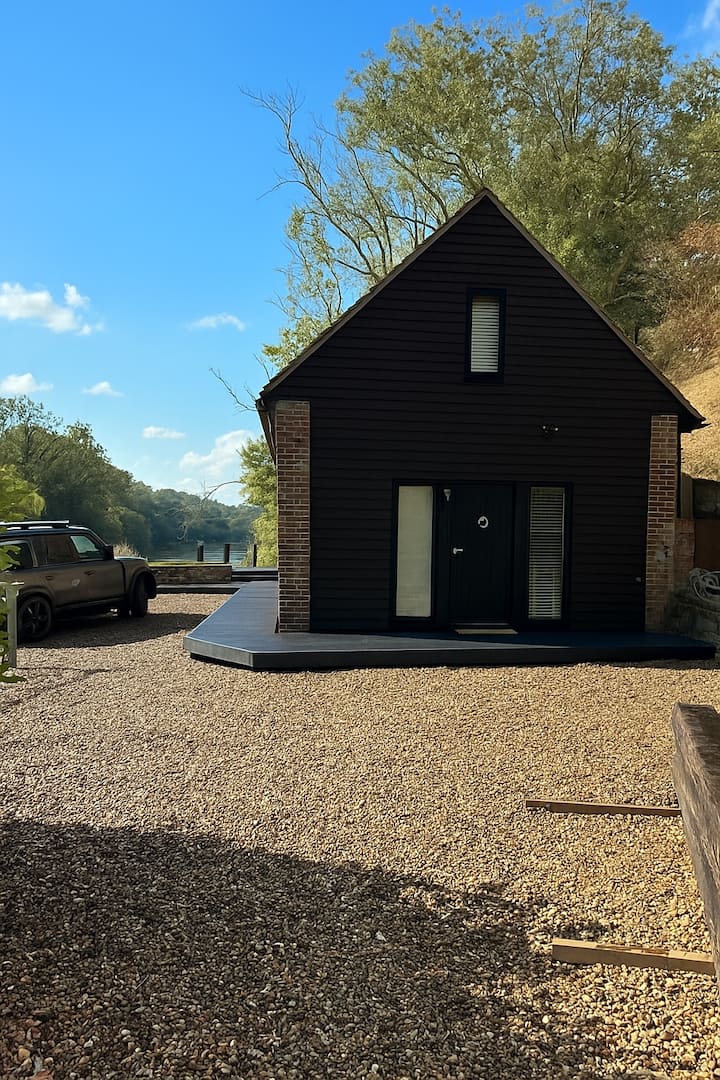 Lake House Staycation - Maidstone