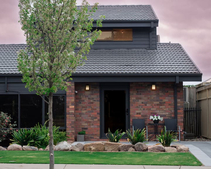 Views By The River - Horsham