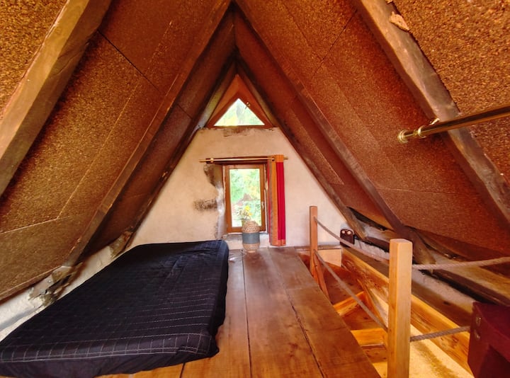 Maisonnette Indépendante 
Avec Piscine, Tennis. - Conques