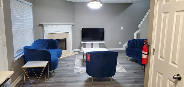 Lovely 3 Bedroom With 2.5 Bath Home. - Union City, GA