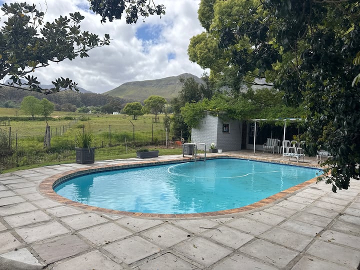 Spacious Modern House With Views. - Stellenbosch