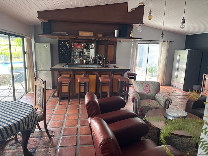 Spacious Modern House With Views. 4 Bedroom 4 Bath - Stellenbosch