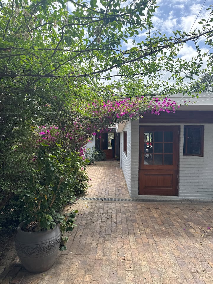 Spacious Modern House With Views. 4 Bedroom 4 Bath - Stellenbosch
