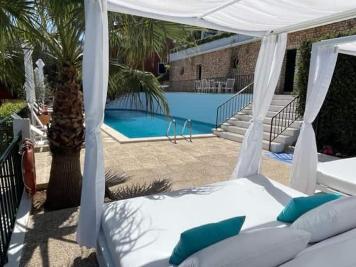 The Desmais - Cala Galdana