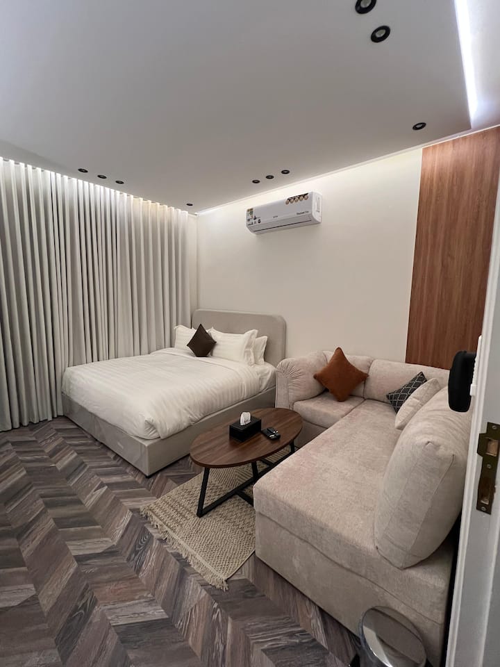 Modern Studio | W/60tv & Self Entry (109)دخول الان - Riyadh