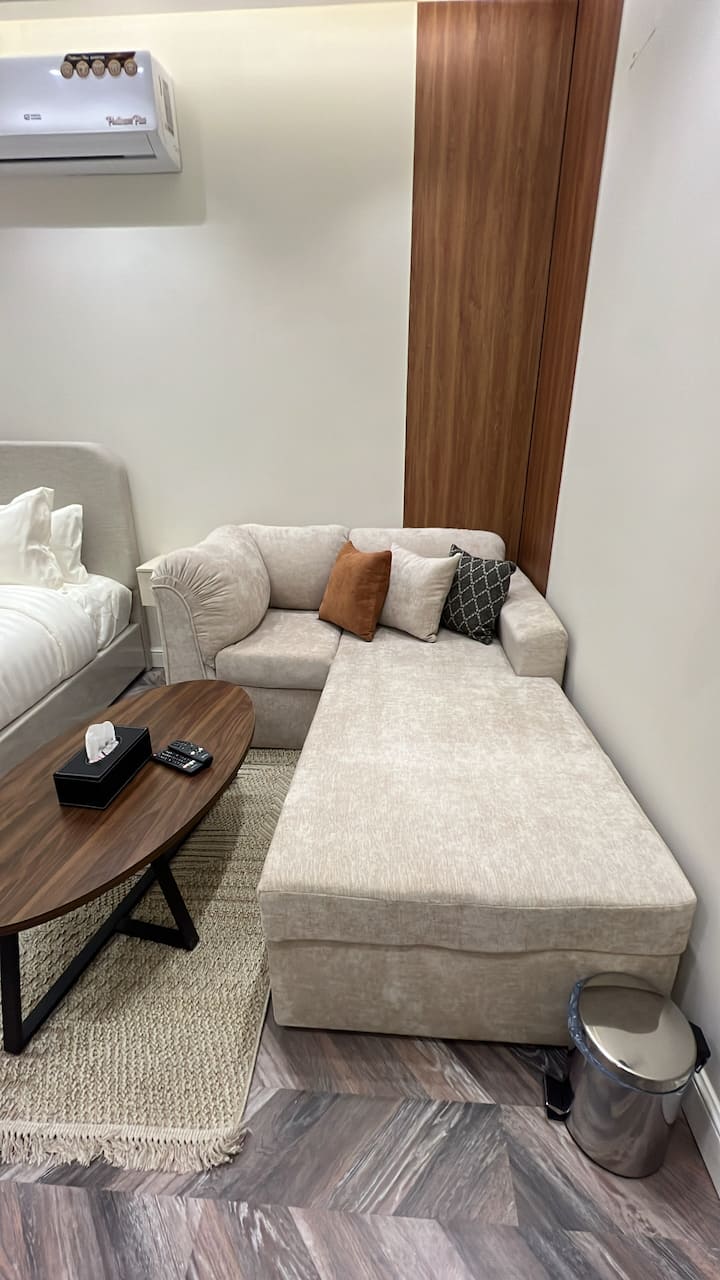Modern Studio | W/60tv & Self Entry (109)دخول الان - Riyadh