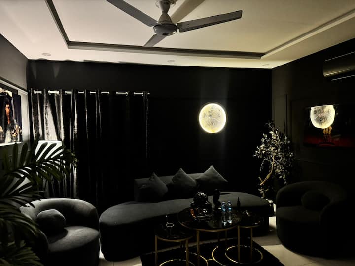 Moonlight Noir | Luxe 2br + Pool, Gym & Theater - Lahore