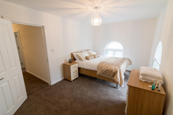 Bright 2br House | Sleeps 4 | Leeds Bramley Stay - Leeds