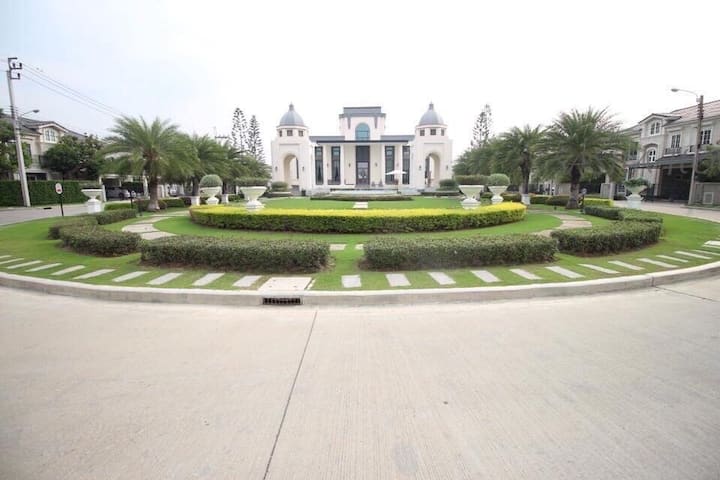 Grandio Villa Kaset-nawamin 2หลัง - Bangkok