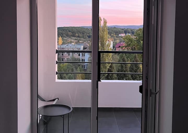 Стильна нова квартира з видом на гори та вітряки! - Трускавец