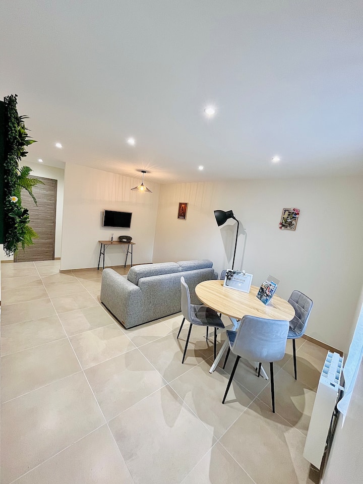 La Maison Du Coin - T2 Confortable 57 M2 - Parking - ibis Dole Sud Choisey