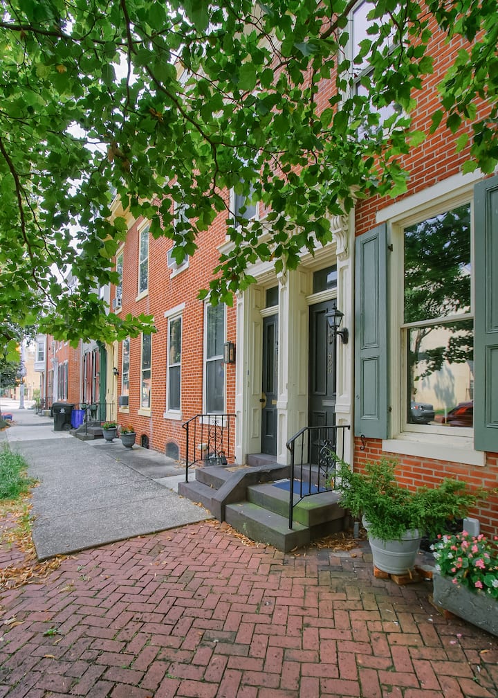 Beautiful 2-bedroom Apt In Midtown W/ Parking Spot - Harrisburg, PA