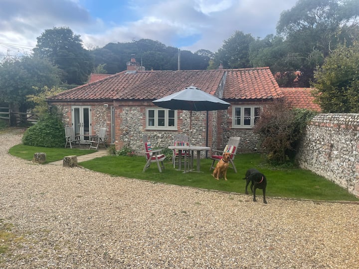 Dog Friendly And A Coastal Gem - Blakeney