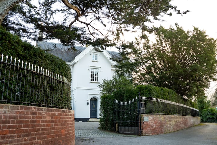 Exeter White House - Luxury Holiday Home In Exeter - Topsham