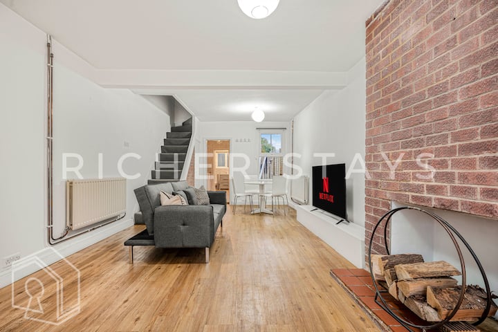 Homely 3-bedroom Retreat With Garden & Living Room - アリスバーリー