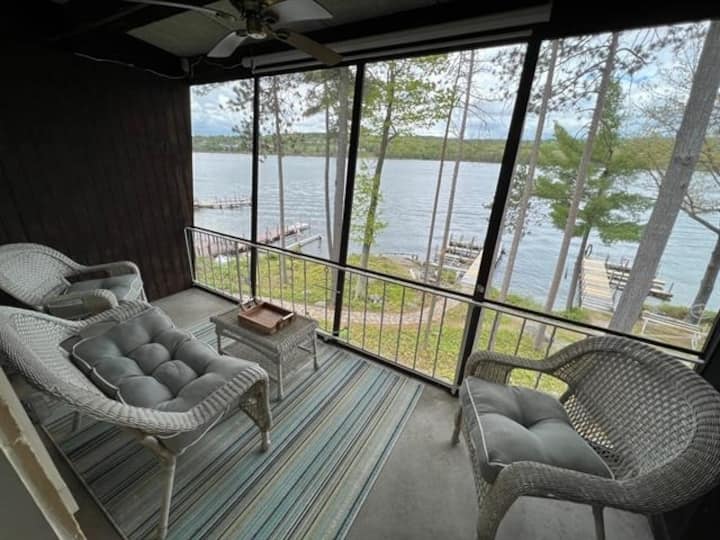 Beautiful Beachfront Studio Overlooking The Lake - Laconia, NH