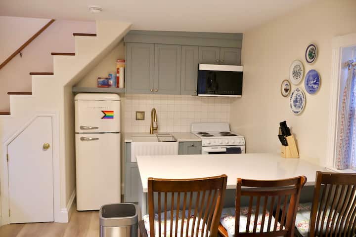 Peach & Quiet By The Market - Fredericton