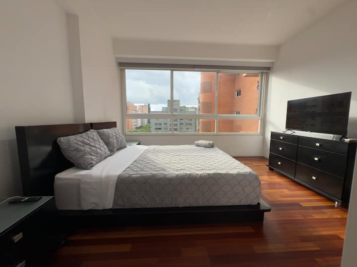 Residencia Con Piscina Y Gimnasio. - Caracas