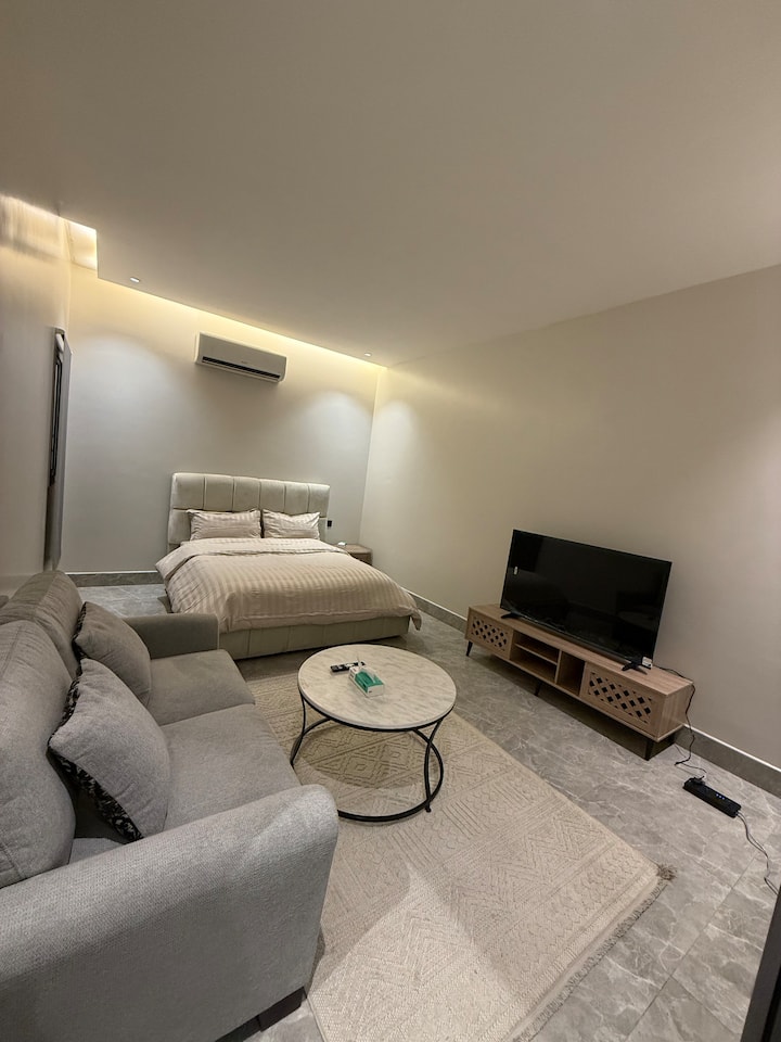 "مُستكن" 
مسكن، تستكن بِه. - Riyadh