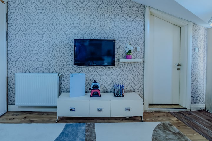 1+1 Apartment With Terrace In Taksim - Şişli