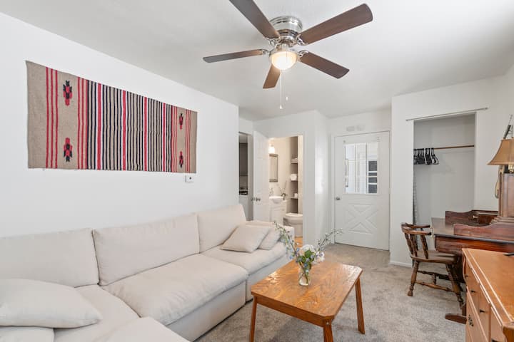 Private 1br W/ Hot Tub | Fire Pit | Full Kitchen - Erie, PA