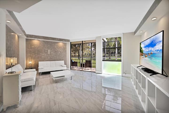 Apartment In Aventura - Aventura, FL