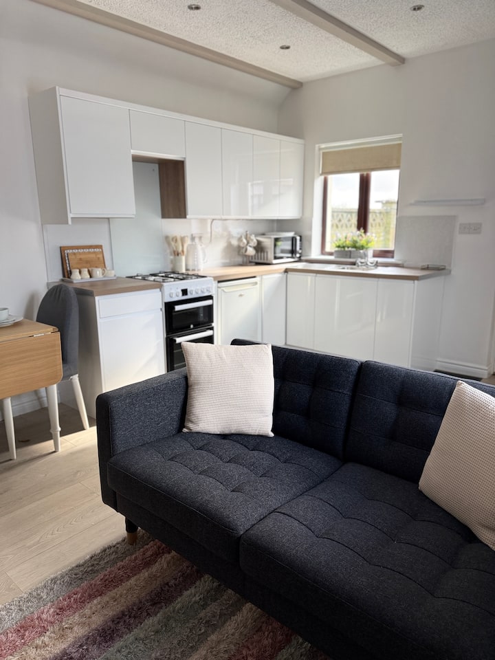 Bright & Stylish Galway Chalet | Private Entrance - Galway