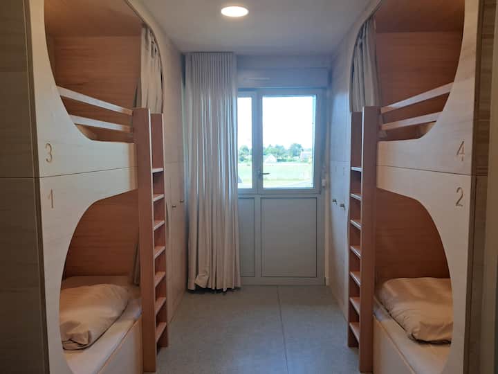 Lit Simple En Dortoir De 4 Personnes - Frankreich