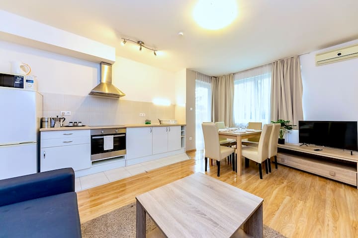 Spacious 2 Bedroom Family Apartment - Free Parking - Budapest