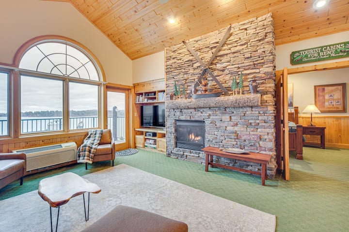 Northern Lakeside Haven With Pool & Lake Access - Two Harbors, MN