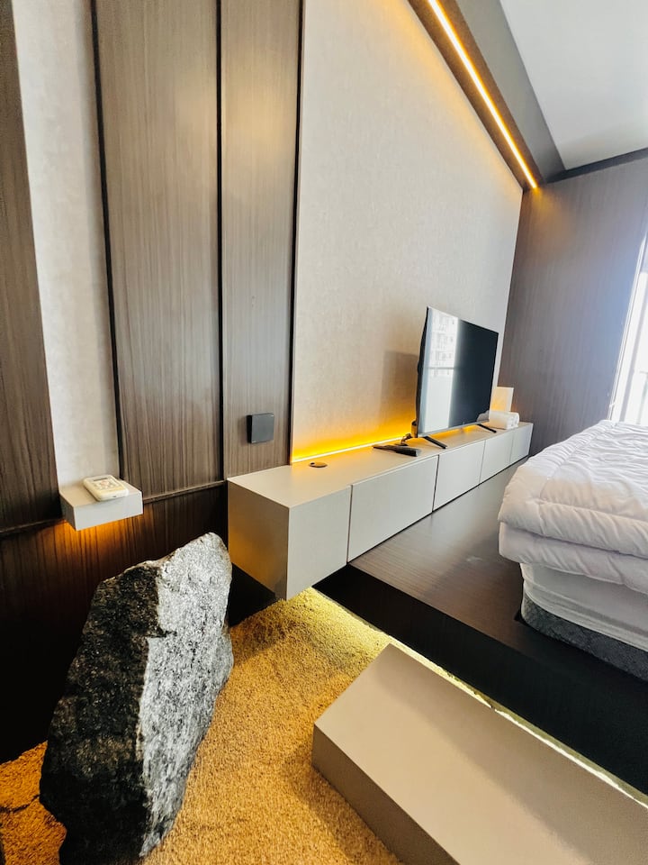 Rey Castle – Cozy Apartement @ Gateway Pasteur - Bandung