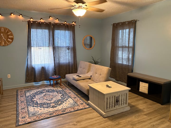 Budget Friendly Decatur Home Central Location - Decatur, IL