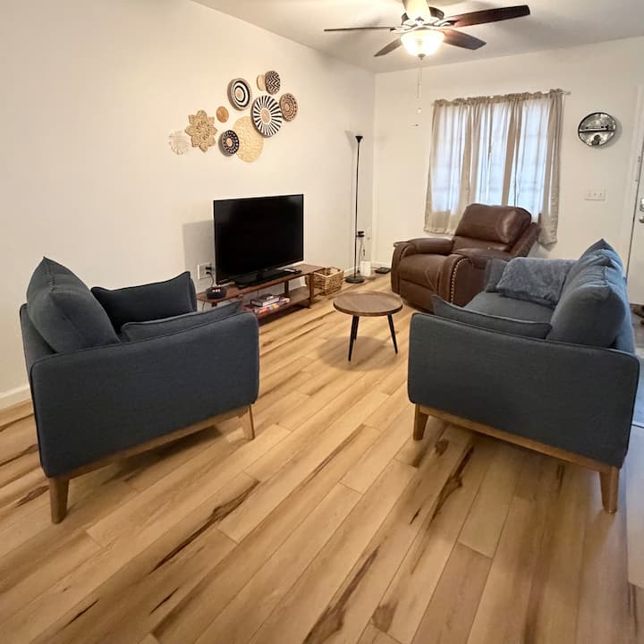 West Peoria Charmer - Weekly & Monthly Discounts - Wildlife Prairie Park