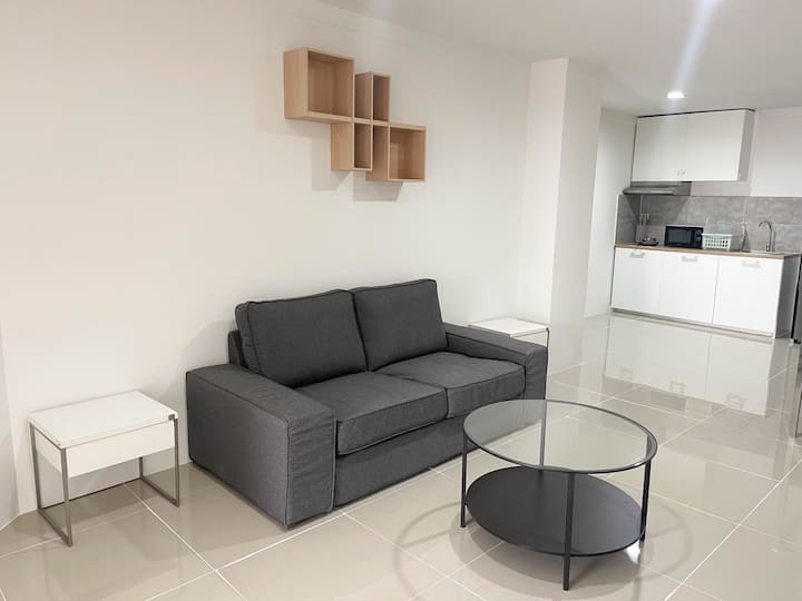 Heart Of Bangkok Spacious Family 2br Walk To Bts - Bangkok